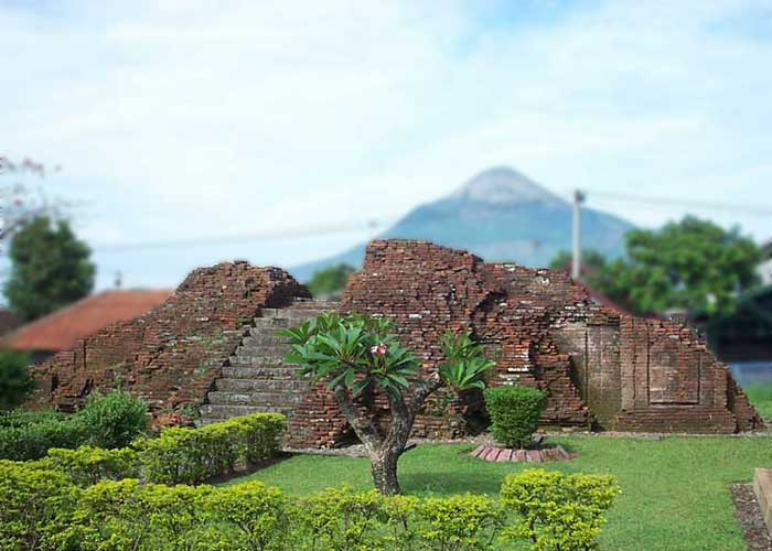 Jawi Temple : The temple from 13th century. Locate: tretes, pandaan ...