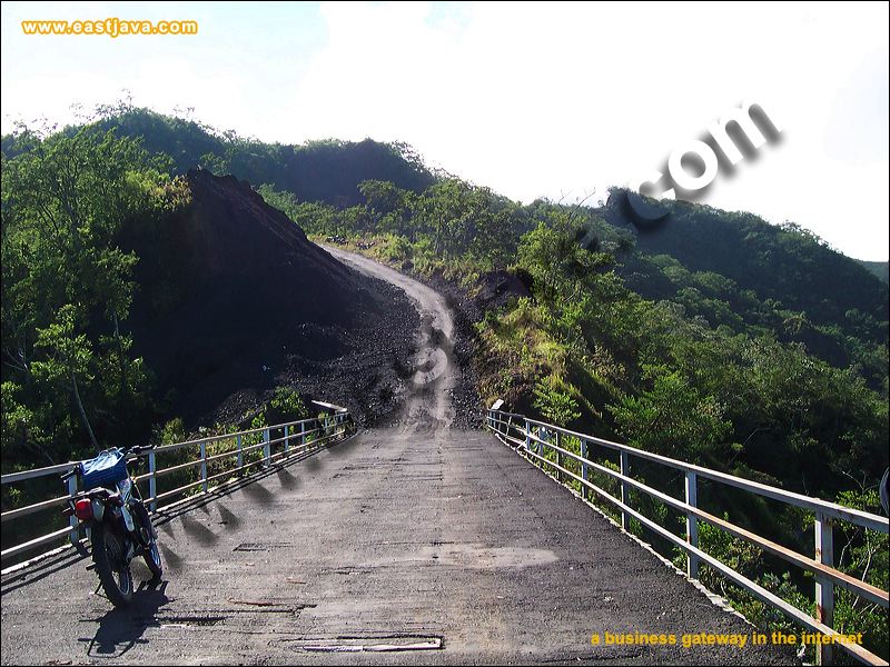Mount Kelud Tourism - Has Beautiful Crater-Lake