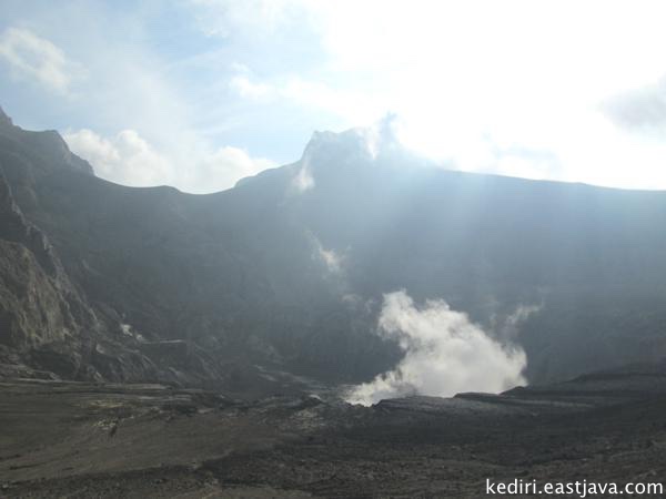 Mt. Kelud - Kediri Regency: Has Beautiful Crater-Lake, So Green And Cool