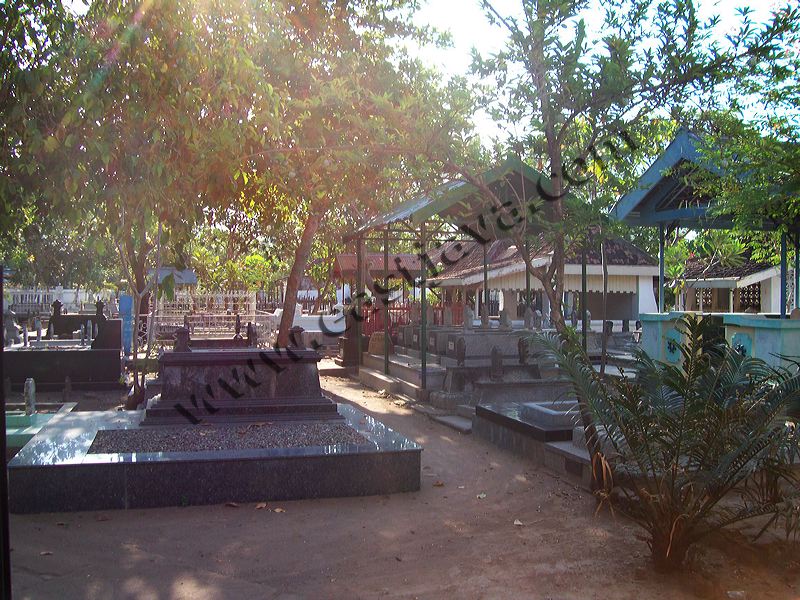 Photos Gallery of Madiun City Tour